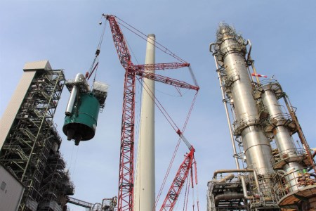 Mammoet installs FCC reactor at refinery | Hydrocarbon Engineering